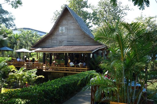 Zephr (Sein Lann So Pyay Garden) - Myanmar Wedding Guide